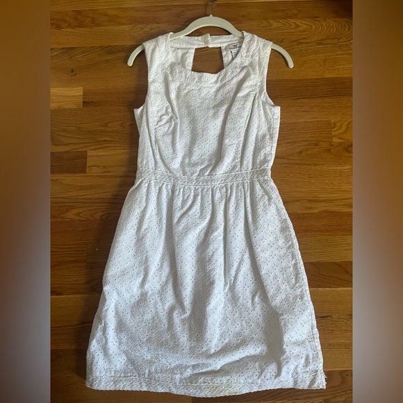 Vineyard Vines | Dresses | Small White Vineyard Vines Dress With Flower ...